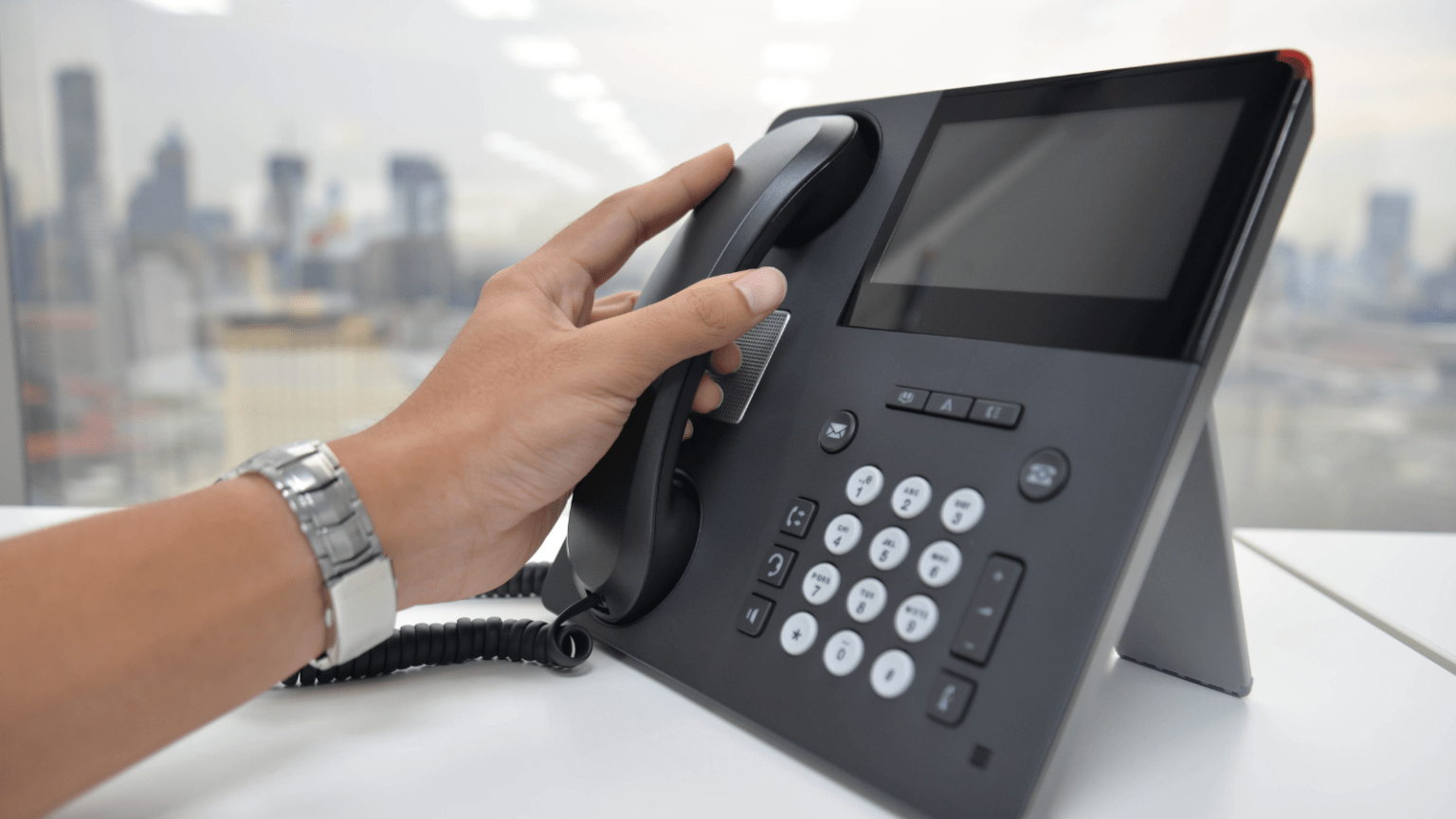 Pros and Cons of VoIP: 5 Reasons to Invest in VoIP in 2024